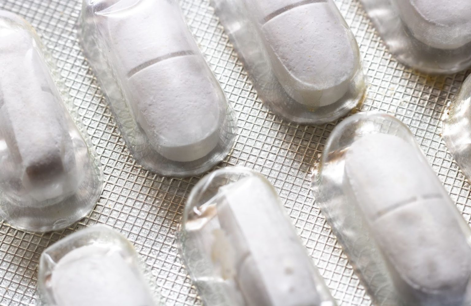 How Tablet Press Machines Overcome Sticking Issues in High-Speed Ibuprofen Tablet Manufacturing